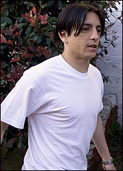 Manso Damián | En Una Baldosa