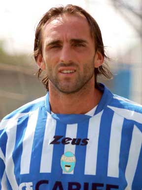 Aurellio Carlos | En Una Baldosa