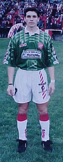 Carnevali Claudio | En Una Baldosa