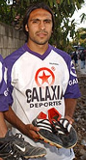 Domínguez Hugo | En Una Baldosa