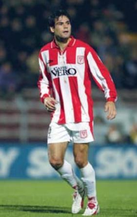 González Julio | En Una Baldosa