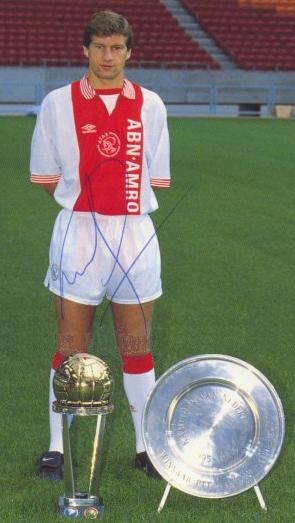 Juan Mariano | En Una Baldosa