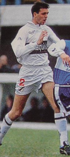 Mayo Daniel | En Una Baldosa