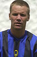 Morán Juan Richard | En Una Baldosa