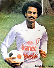 De Olivera Alcides | En Una Baldosa