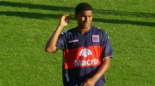 Angulo Juan | En Una Baldosa